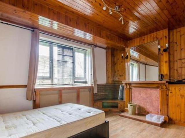 2 Bedroom House For Sale In Holloway, London