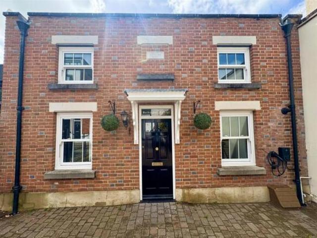 2 bedroom house for sale in Highbury Street, Old Portsmouth, PO1