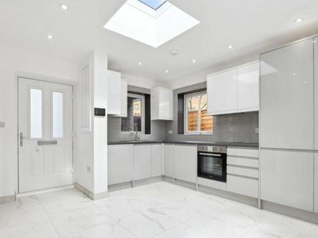 2 Bedroom House For Sale In London