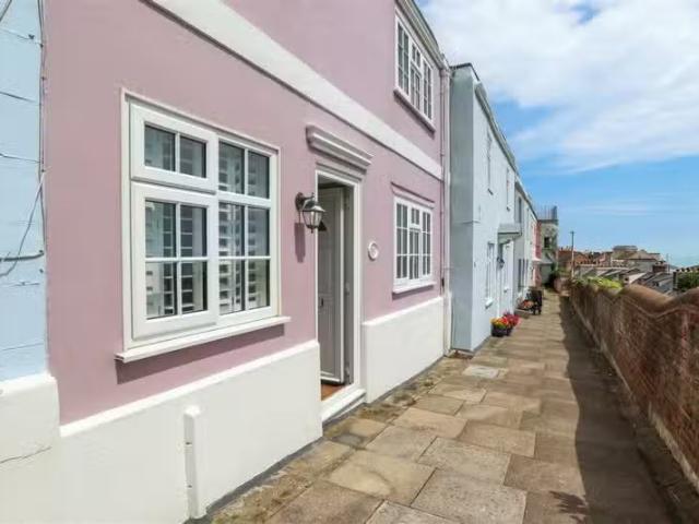 2 bedroom house for sale in Mount Pleasant, St. Leonards On Se.