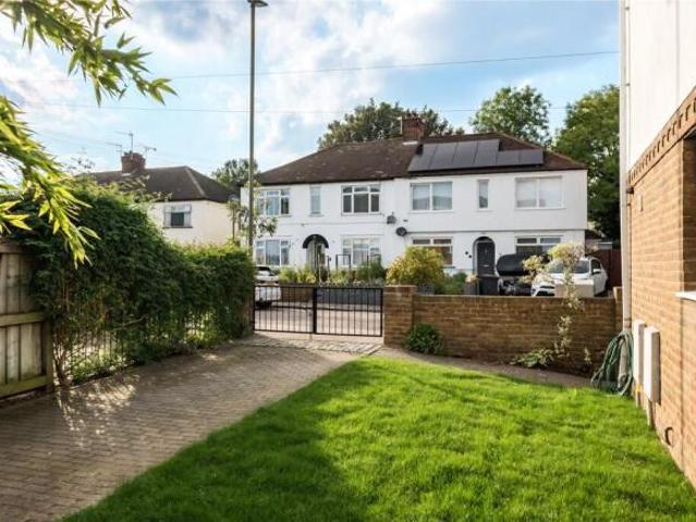 2 bedroom house for sale in Marlborough Gardens, London, N20