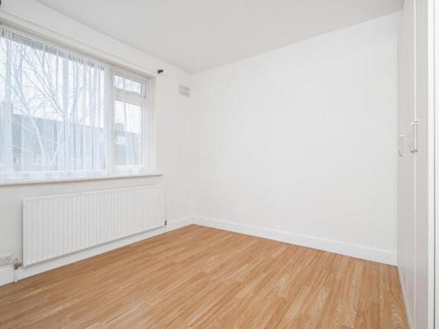 2 bedroom maisonette for sale in Stainton Road, Enfield, EN3