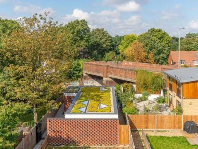 2 Bedroom House For Sale In Sw16, Streatham
