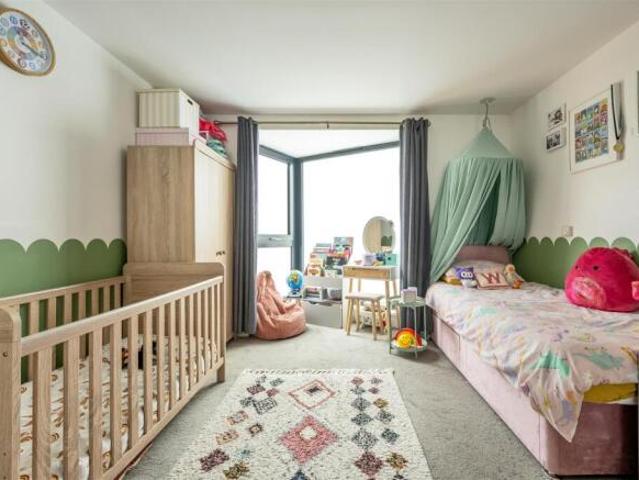 2 bedroom house for sale in Parade Gardens, Chingford, E4
