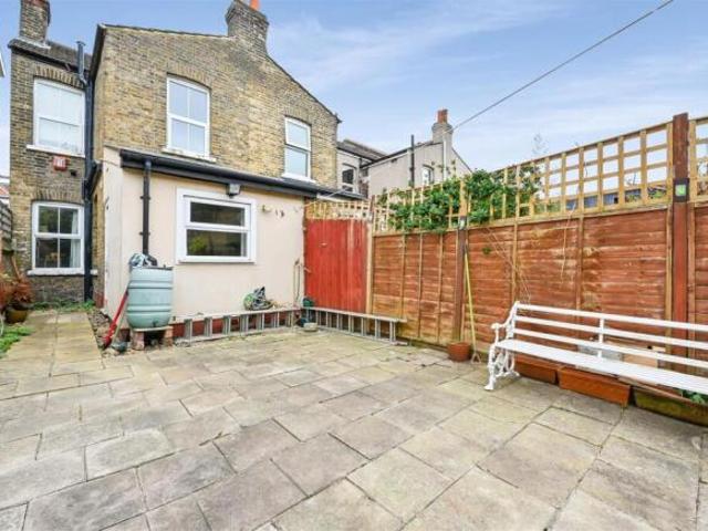 2 bedroom house for sale in Park Road, Colliers Wood, SW19