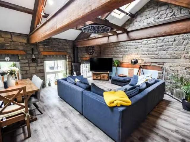 2 bedroom house for sale in Park School Mews, Lime Street, Bin.
