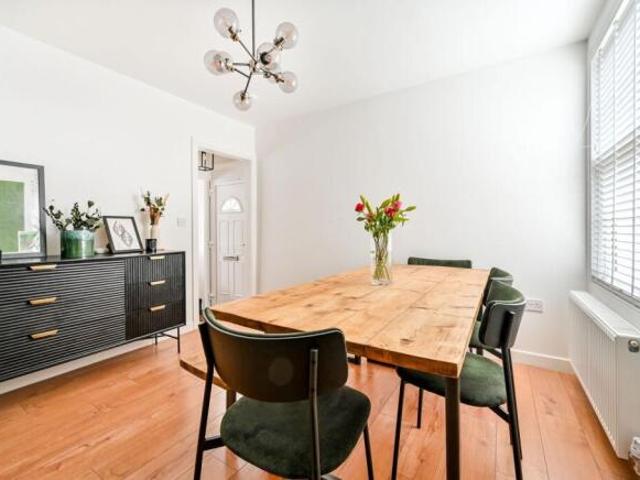 2 bedroom house for sale in Walnut Tree Close, Guildford, GU1