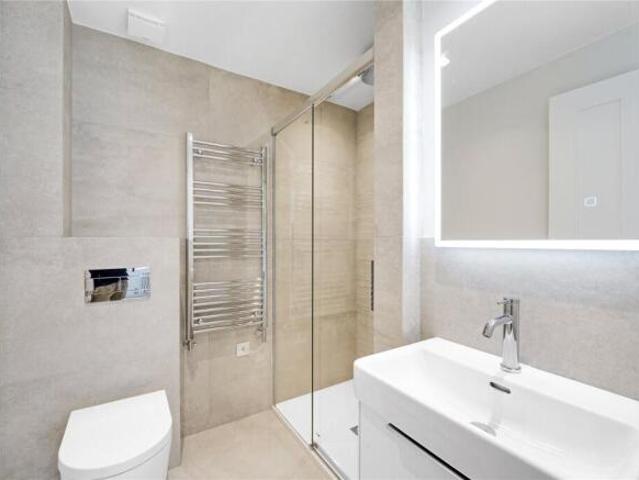 2 bedroom house for sale in The Gateways, Park Lane, Richmond, TW9