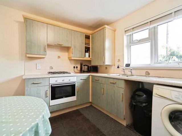 2 bedroom house for sale in Tyersal Lane, BRADFORD, BD4