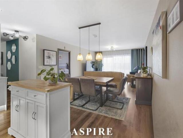 2 bedroom flat for sale in Victoria Avenue, Southend On Sea, SS2