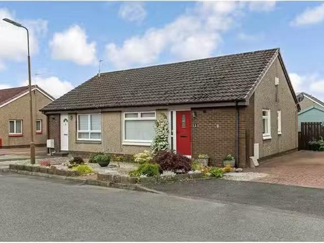 2 bedroom house for sale, Park Place, Livingston, West Lothian.