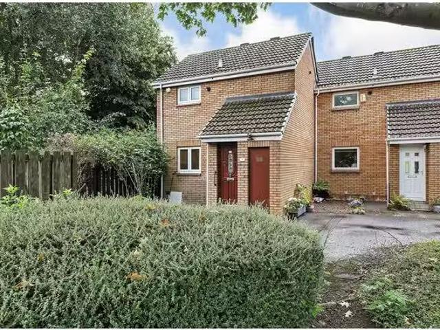 2 bedroom house for sale, Tullis Court, Bridgeton, Glasgow, G4.