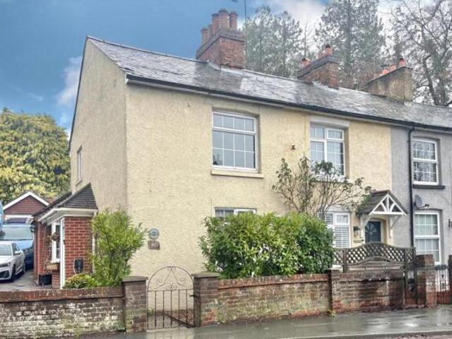2 Bedroom House Farnham Surrey 99203912