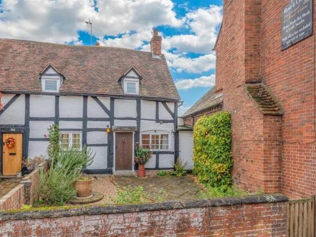 2 Bedroom House Feckenham Feckenham 100685355