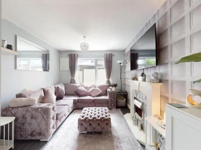 2 Bedroom House Knowle Bristol 100854963
