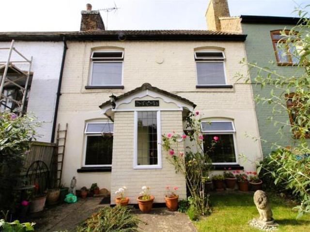 2 Bedroom House Kent Kent LS101743269