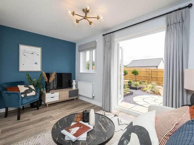 2 Bedroom House Kirby Cross Essex LS100987807