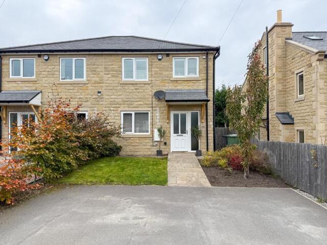 2 Bedroom House Kirklees Kirklees 99290420