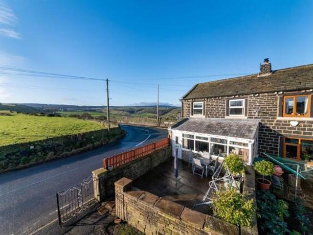 2 Bedroom House Holmfirth Kirklees 100855192