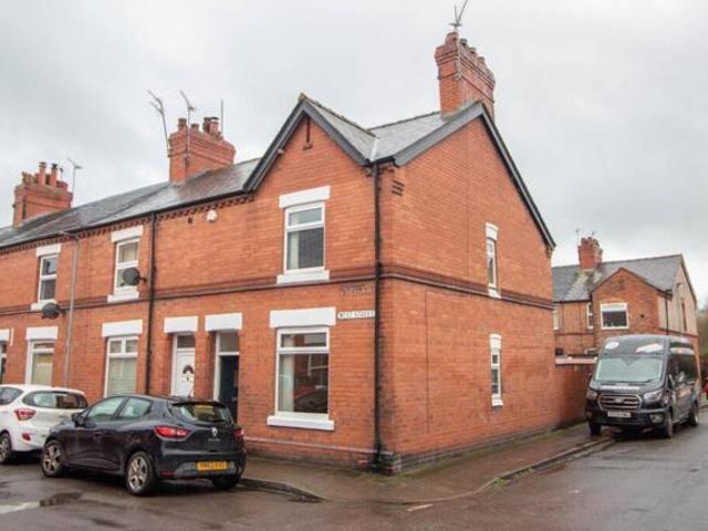 2 Bedroom House Hoole Cheshire 99092596