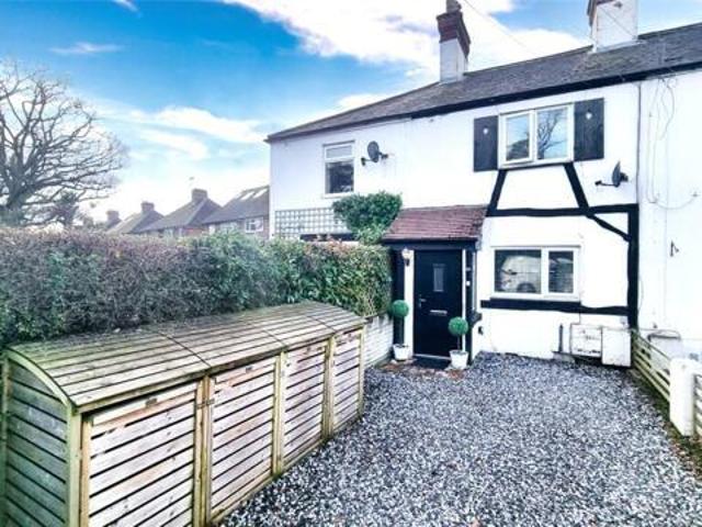 2 Bedroom House Horley Surrey LS99237357
