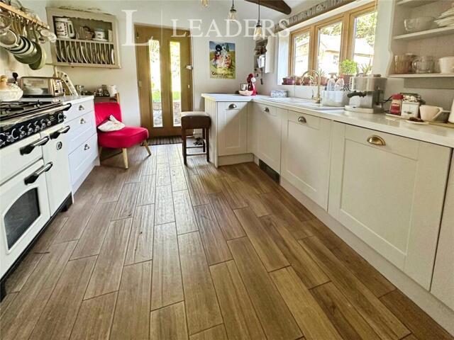 2 Bedroom House Horndean Hampshire LS100825128