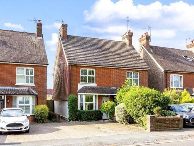 2 Bedroom House Horsham West Sussex 101059750