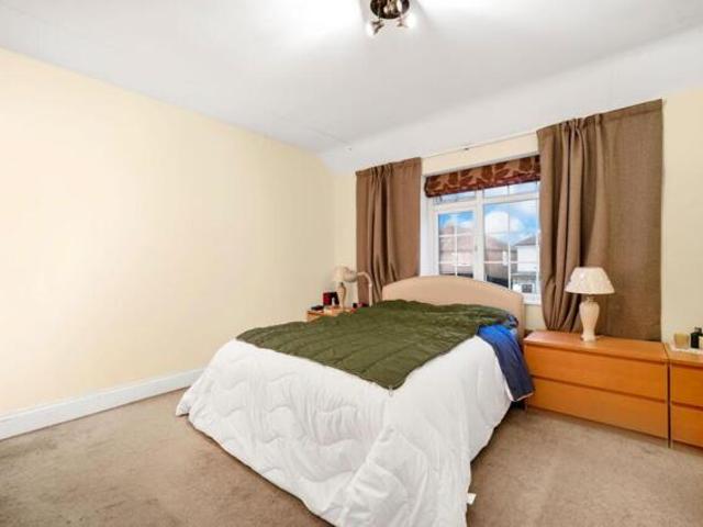 2 Bedroom House Hayes Greater London 98969164