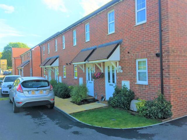 2 Bedroom House Hampshire Hampshire 98119052