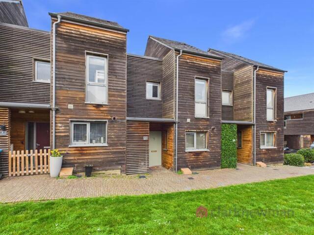 2 Bedroom House Harlow Essex LS99895566