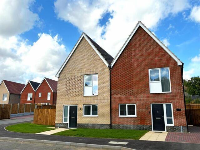 2 Bedroom House Harwich Essex 98687858