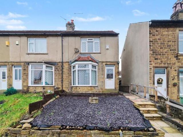 2 Bedroom House Huddersfield Kirklees LS100649016