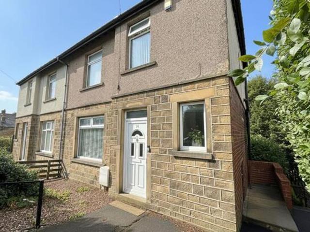 2 Bedroom House Huddersfield Kirklees LS100824903