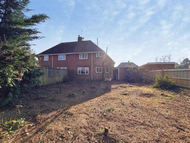 2 Bedroom House Hythe Hampshire LS100685216