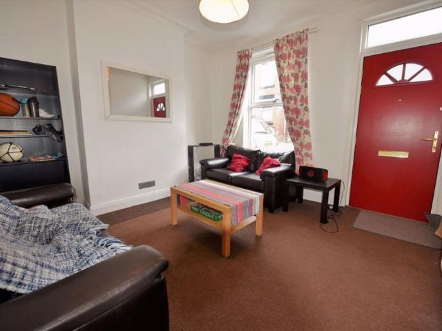 2 bedroom House in Chiswick Terrace, Leeds
