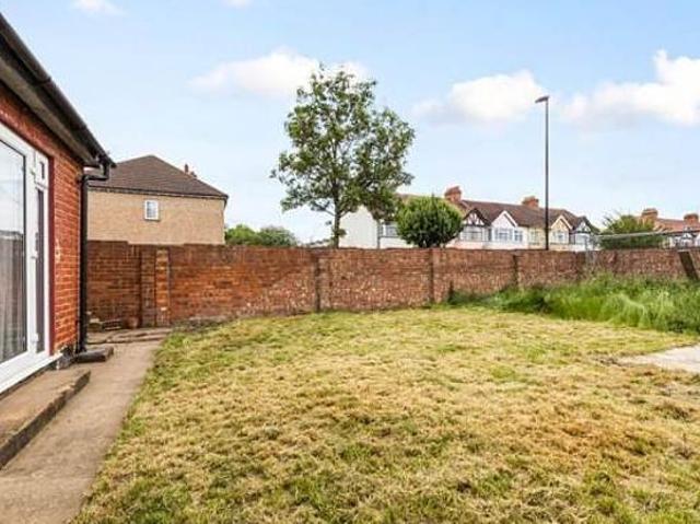 2 bedroom house in Croydon