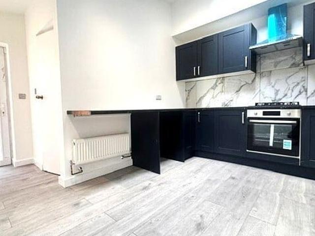 2 bedroom house in Barking
