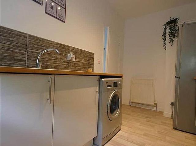 2 bedroom house in Glasgow