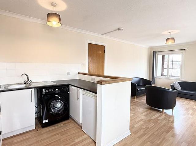 2 bedroom house in Glasgow
