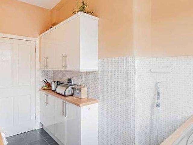 2 bedroom house in Glasgow