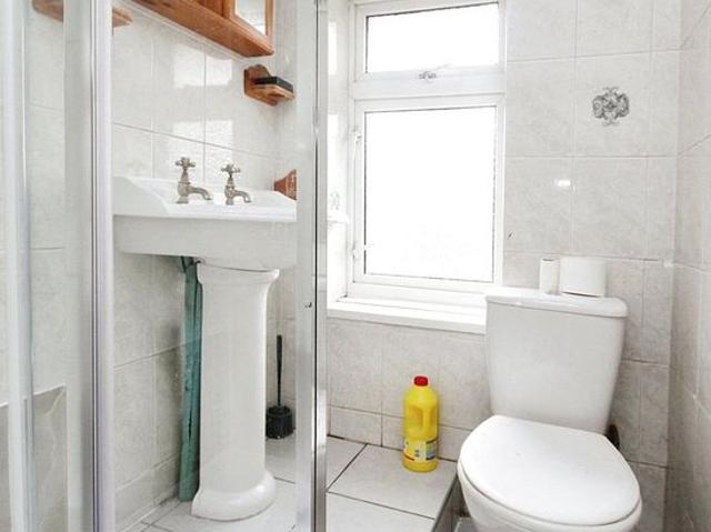 2 bedroom house in Dagenham