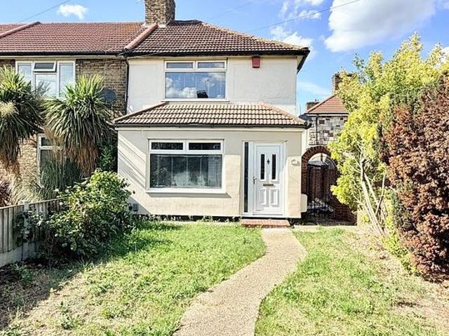 2 bedroom house in Dagenham