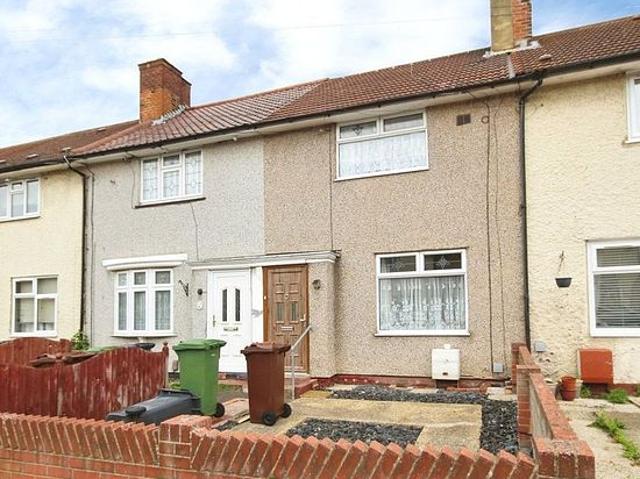 2 bedroom house in Dagenham