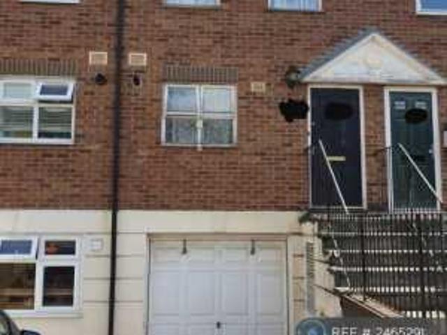 2 bedroom house in Damask Crescent, London, E16 2 bed #2465291