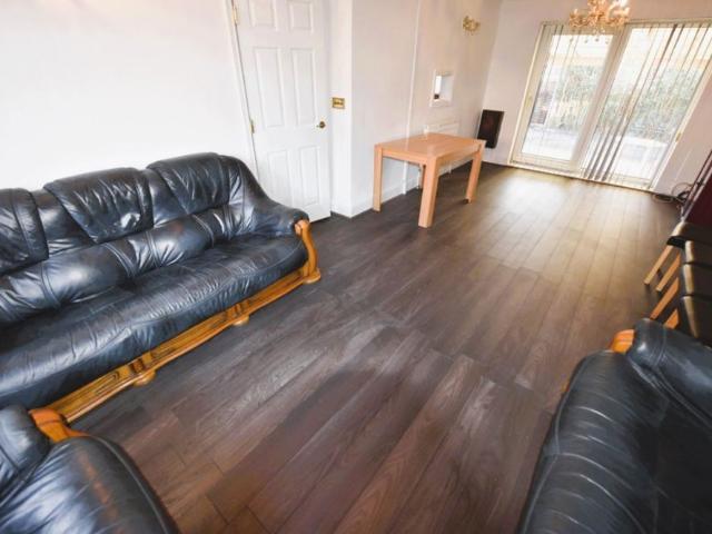 2 bedroom House in Eden Cresent, Leeds