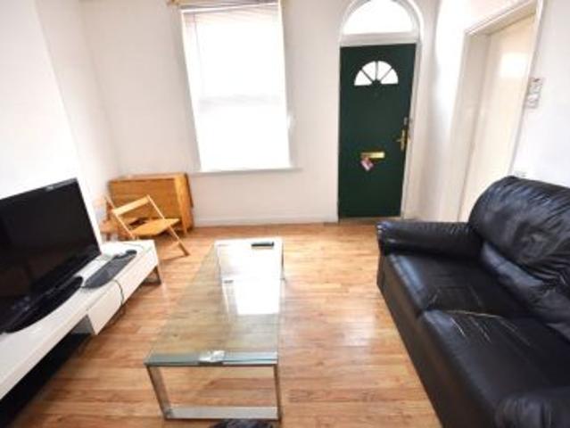 2 bedroom House in Kelsall Road, Leeds