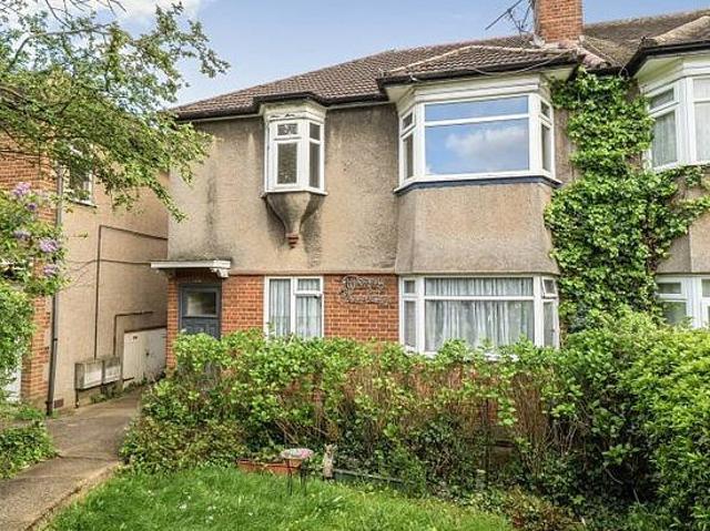 2 bedroom house in Harrow