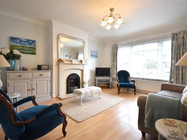 2 bedroom House in High Street, Farnborough