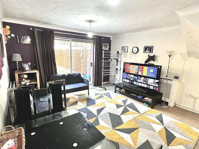 2 bedroom house in Ilford