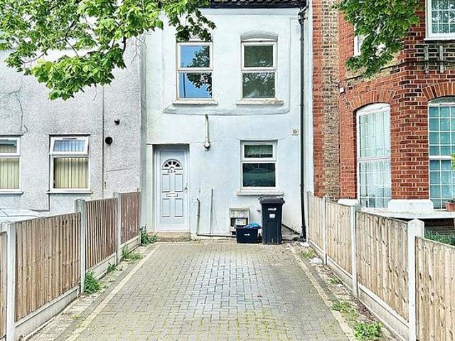 2 bedroom house in Ilford